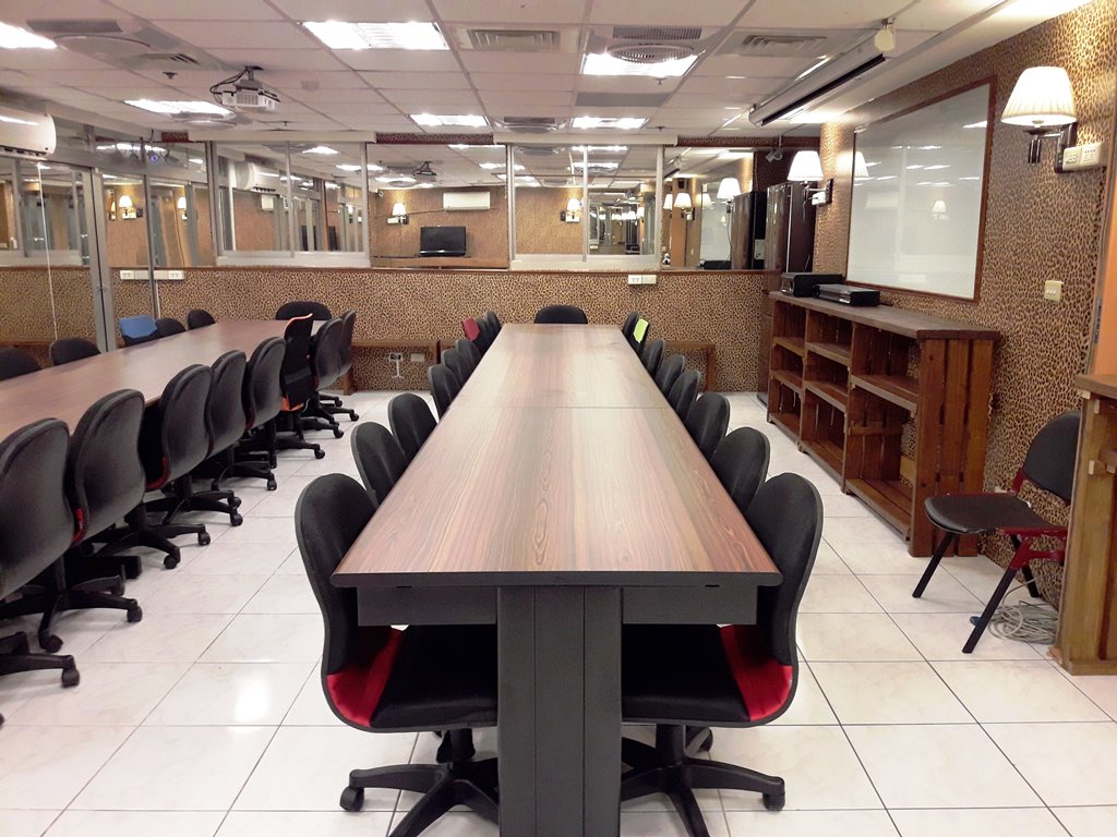 36~50 People Leopard Meeting Rooms Mobile：+886938333449